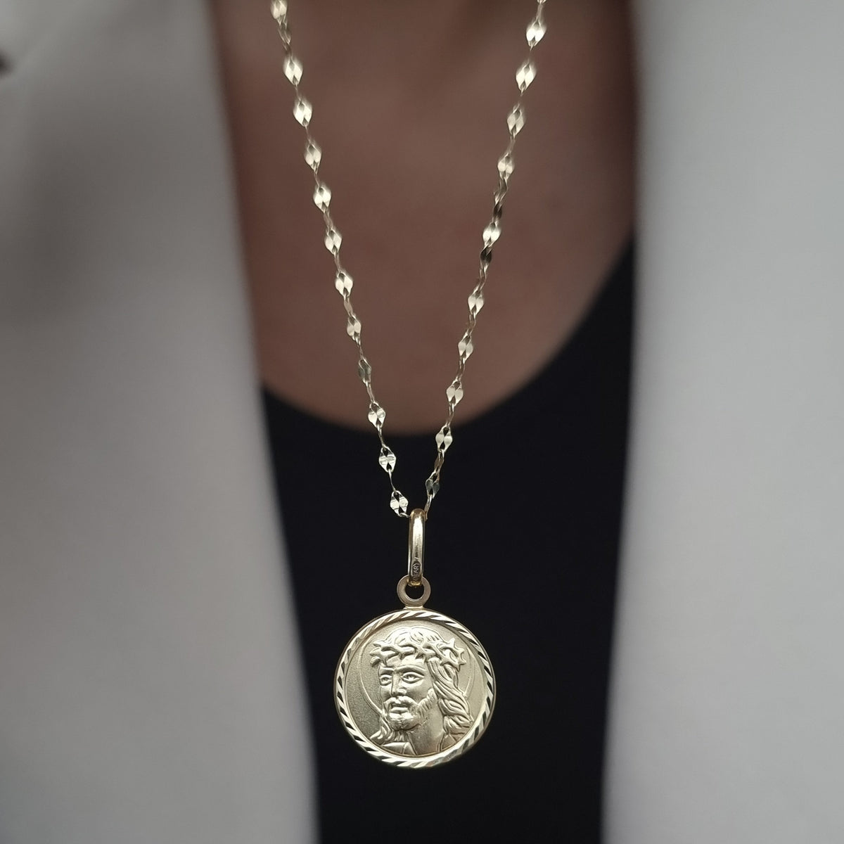 18K Real Gold Round Jesus Religious Necklace – Hamsa Gold